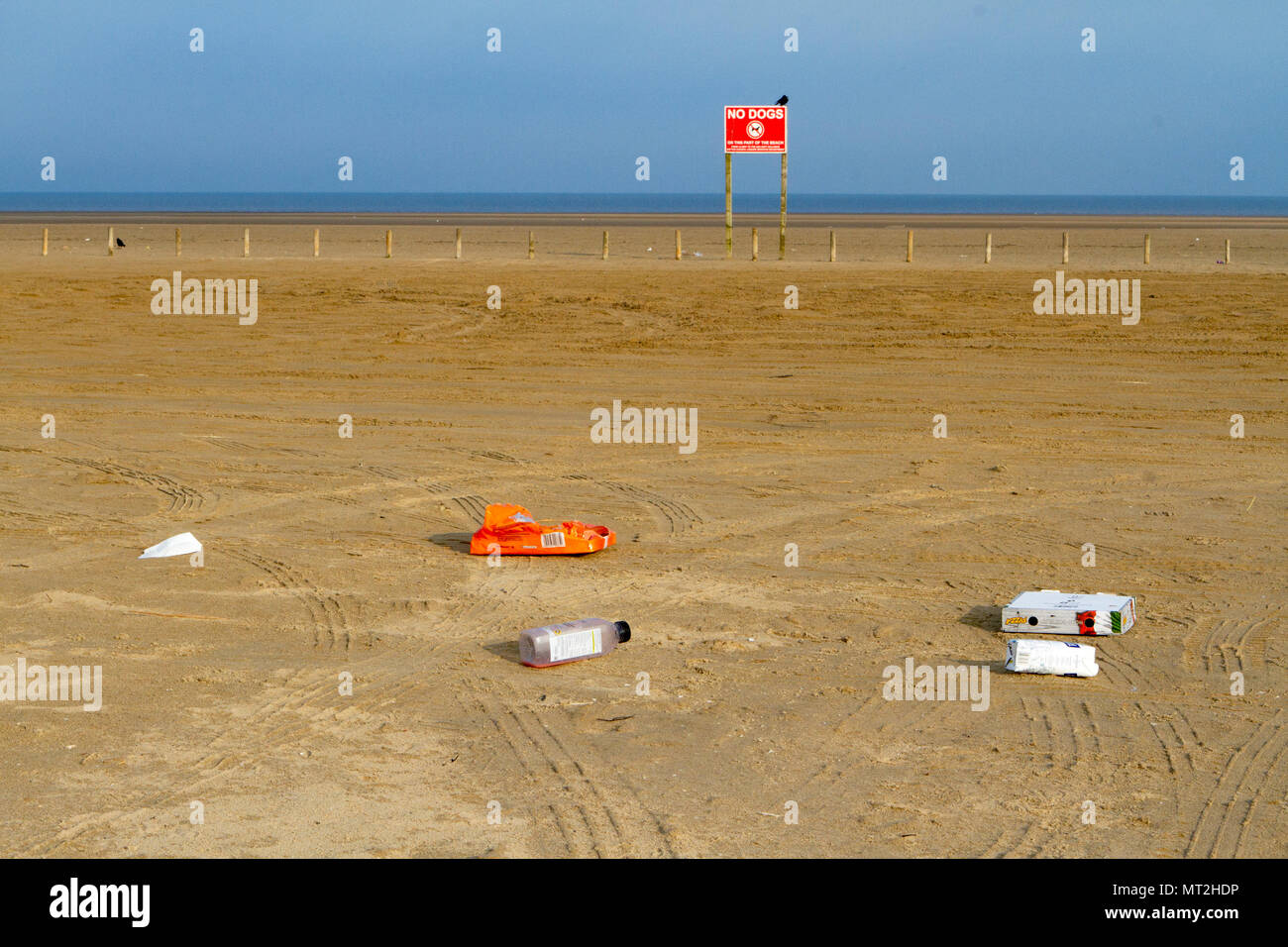Filthy Beach, Southport, Merseyside. 28th May 2018. Bank Holiday ...