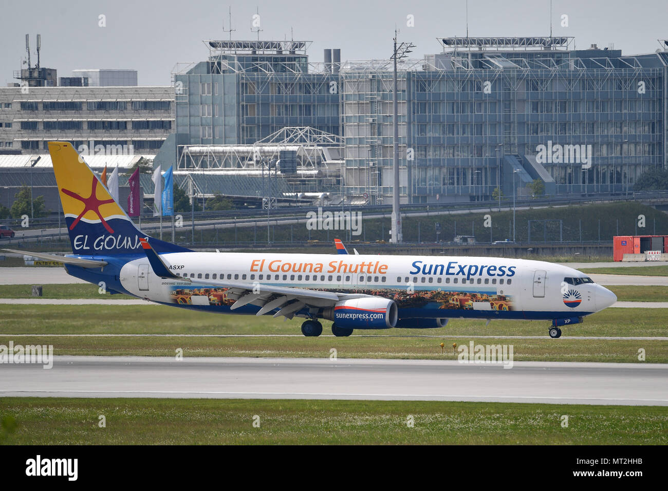 Sun express airplane hi-res stock photography and images - Alamy