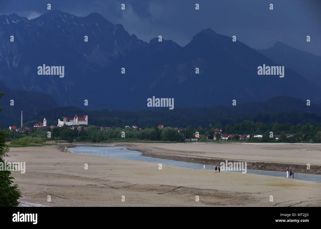 27 May 2018, Germany, Schwangau: People walking in the baisin of the ...