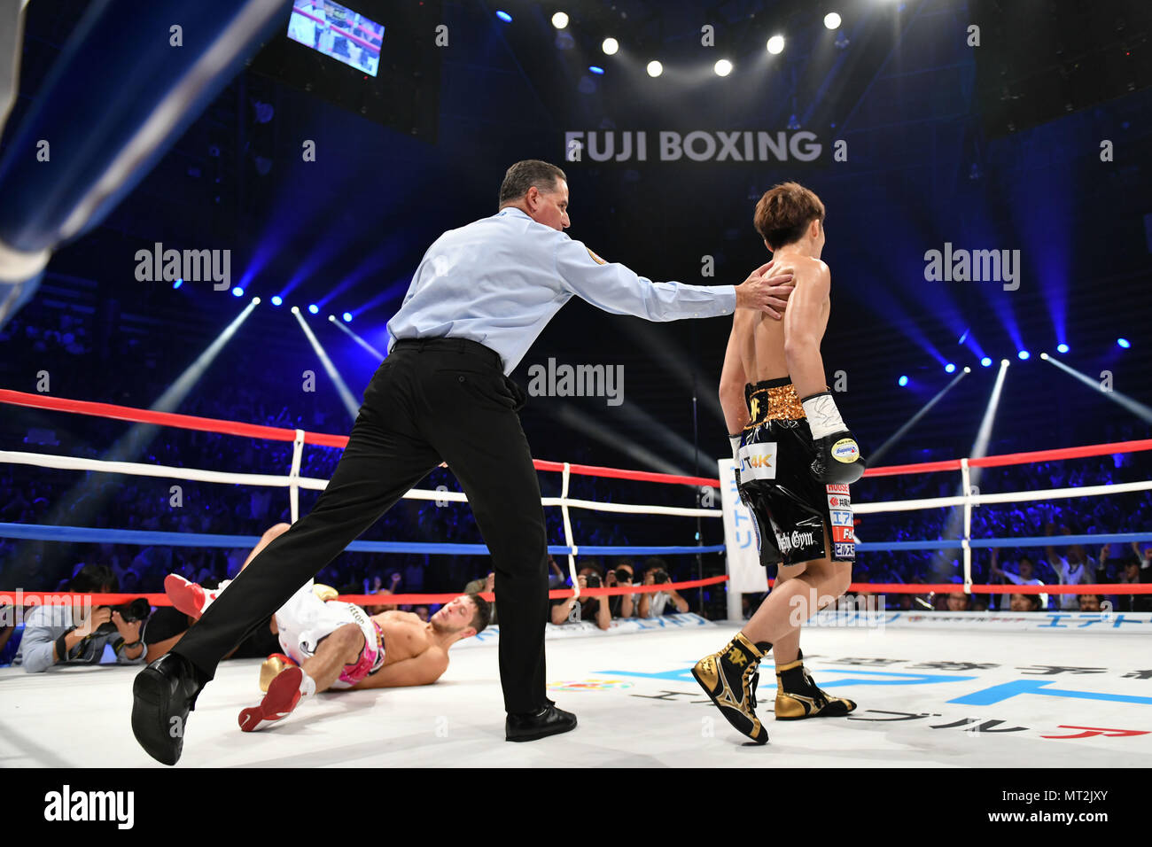 Tokyo, Japan. 25th May, 2018. (L-R) Jamie McDonnell (GBR), Luis Pabon ...