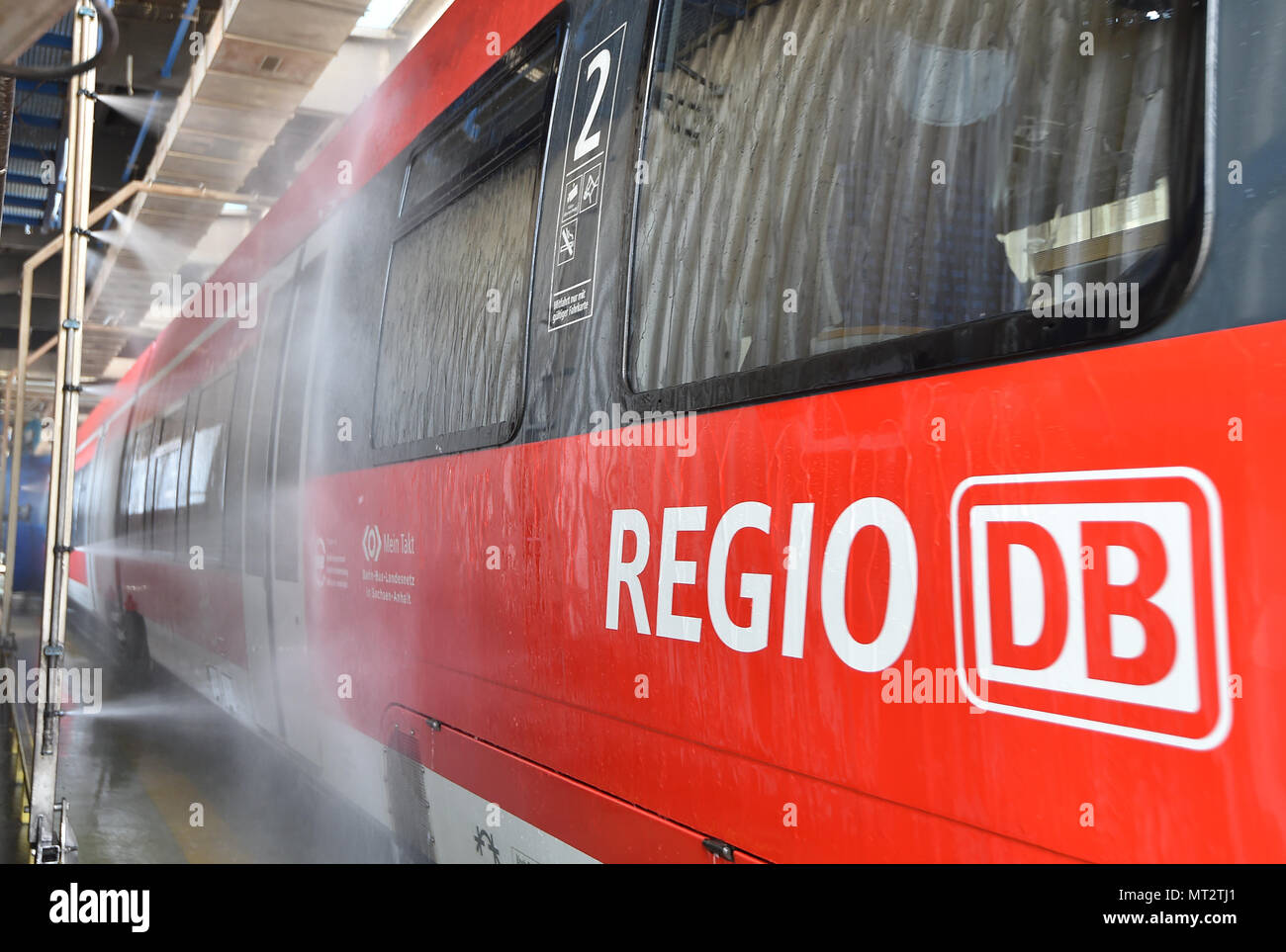 28 May 2018, Berlin, Germany: A regional train of the Deutsche Bahn ...