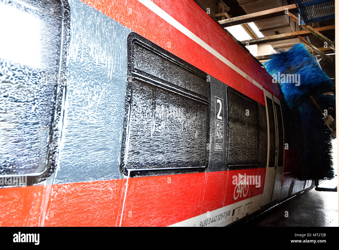 28 May 2018, Berlin, Germany: A regional train of the Deutsche Bahn ...
