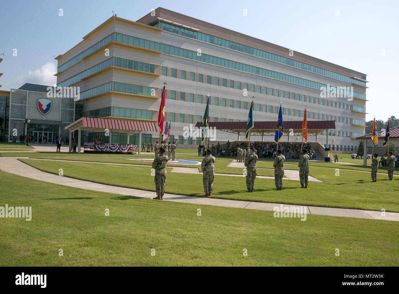 U.S. Army Gen. Gus Perna, Army Materiel Command commander, hosts the ...