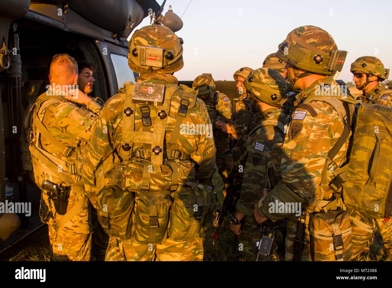 UH-60 Black Hawk helicopter crew chiefs with 2-10 Assault Helicopter ...