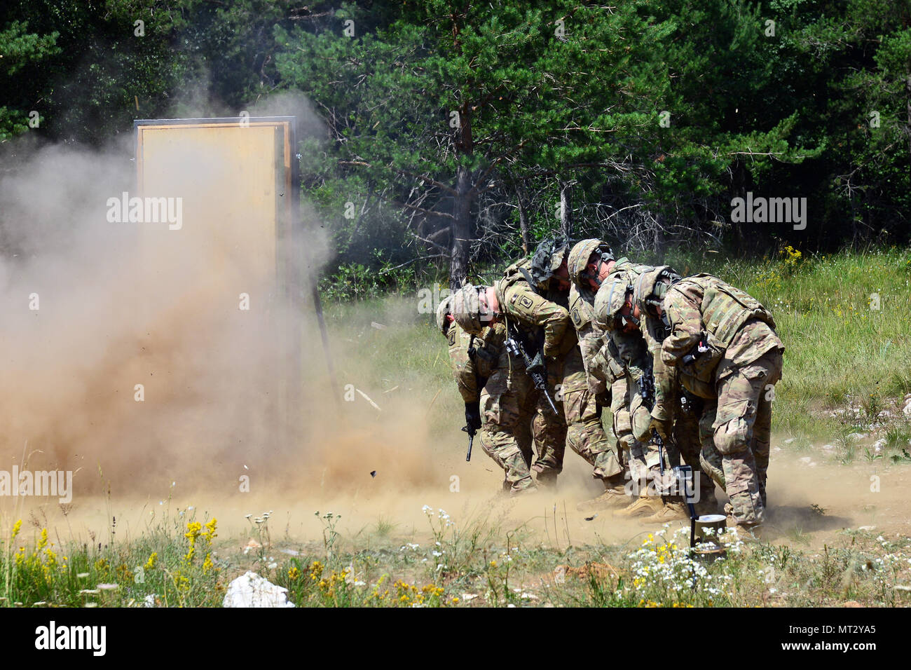 Paratroopers from 54th Brigade Engineer Battalion, 173rd Airborne ...