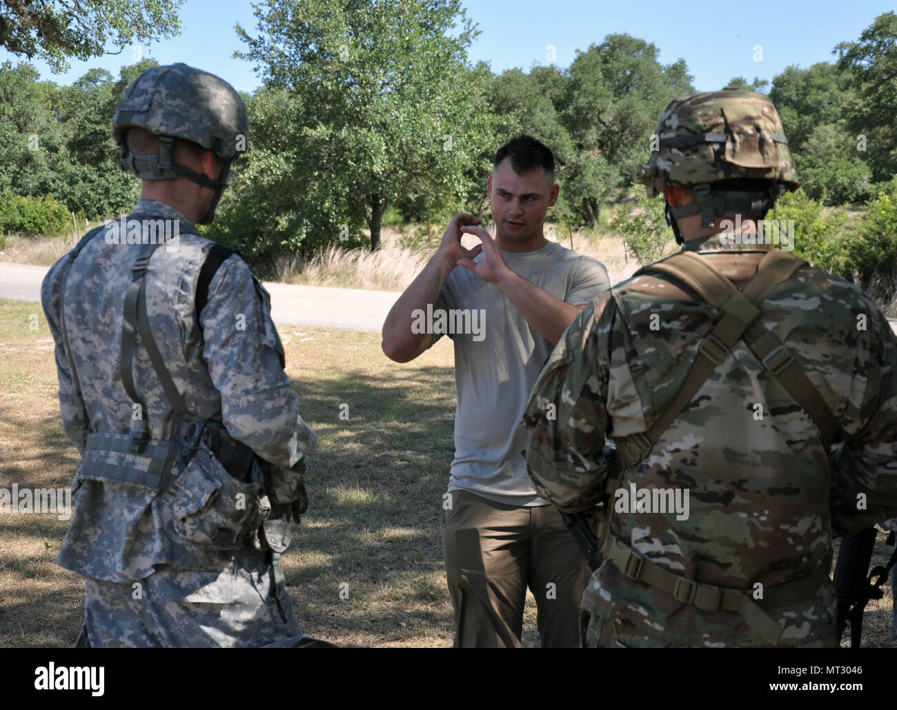 Soldiers with the 321st Military Intelligence Brigade, out of Orlando ...