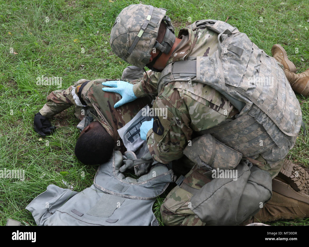 Pv2.Damian Hostetler, assigned to Battery B, 1st Battalion, 38th Field ...