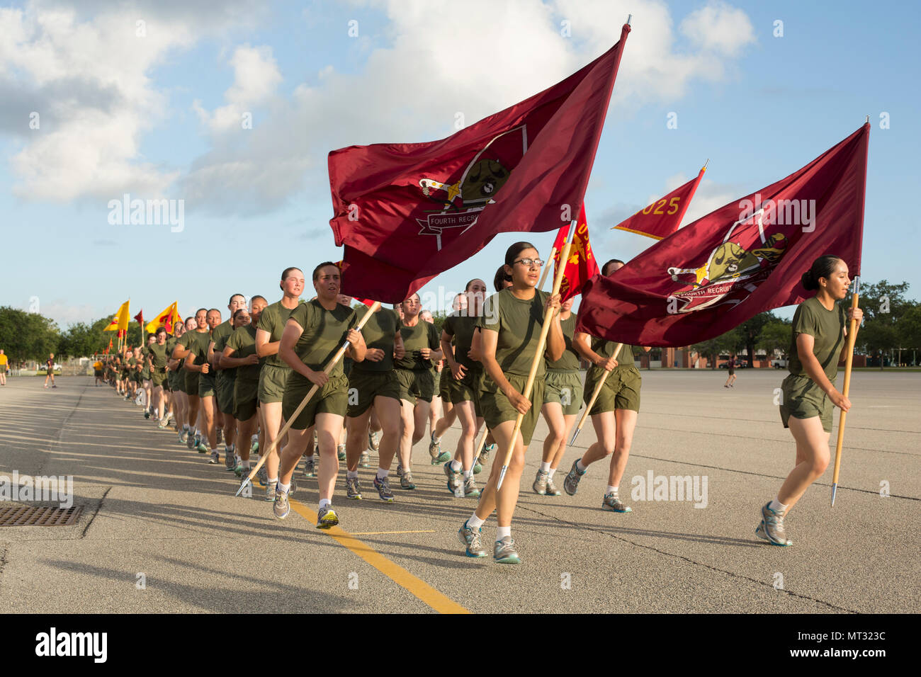 U.S. Marines with November Company, 4th Recruit Training Battalion ...