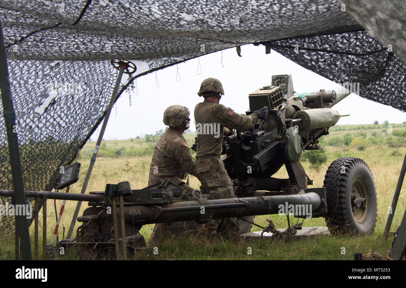 U.S. Army Paratroopers from Bravo Battery, 4th Battalion, 319th ...