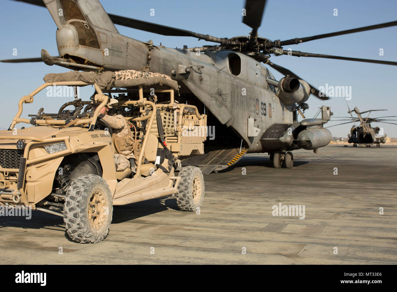 U.S. Marines with Echo Company, 2nd Battalion 1st Marine Regiment and ...