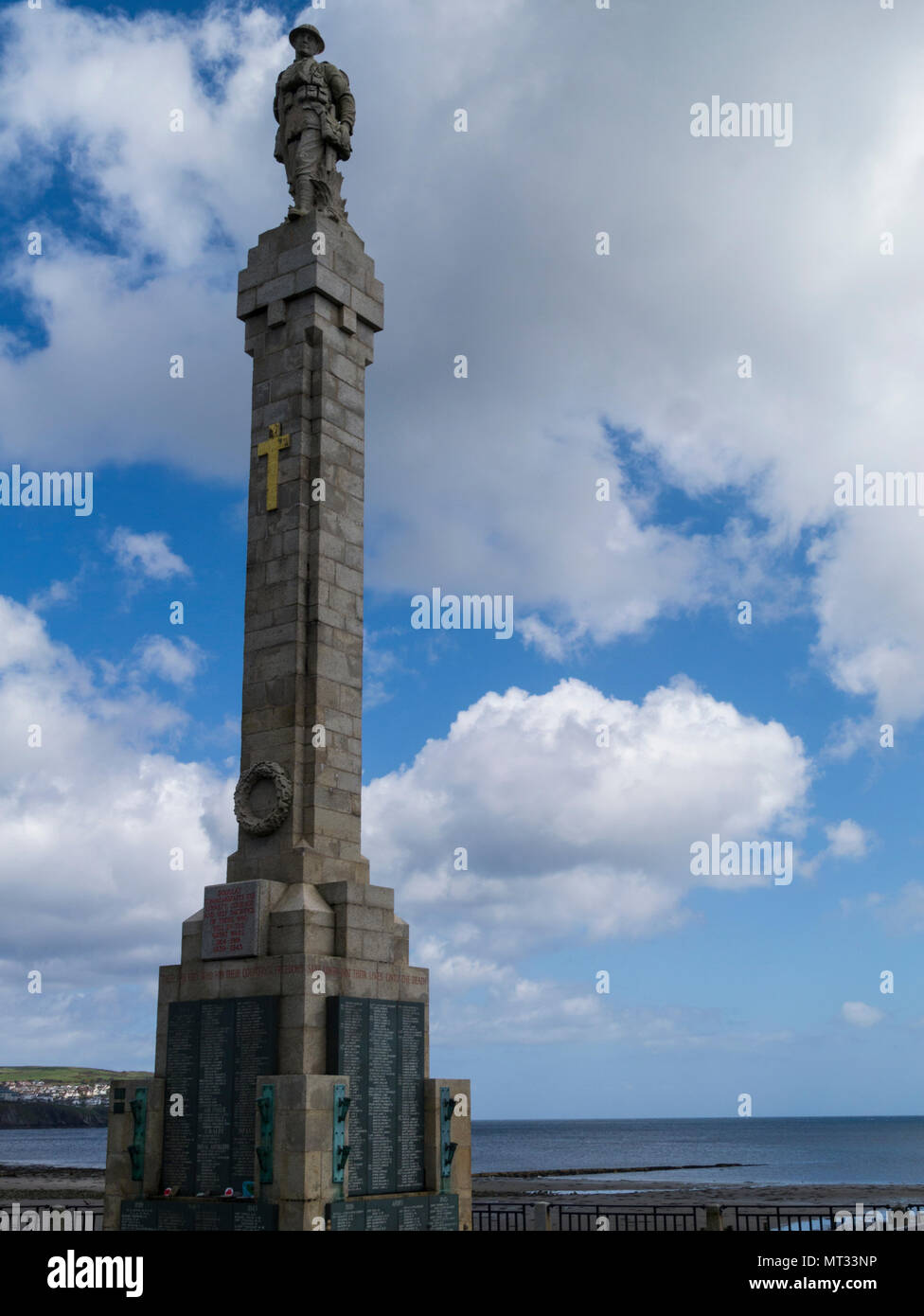 War memorial on harris promenade hi-res stock photography and images ...