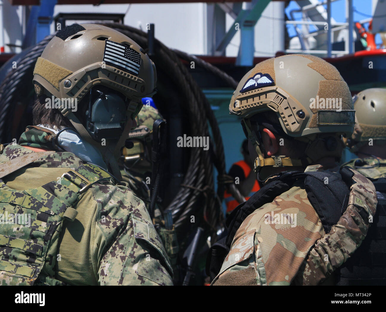 A Ukrainian SOF Operator discusses a mission with a U.S. SOF Operator ...