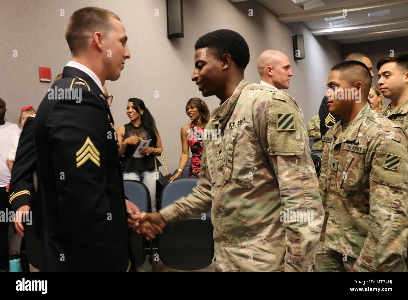 Soldiers congratulate newly inducted Sergeant Audie Murphy Club members ...