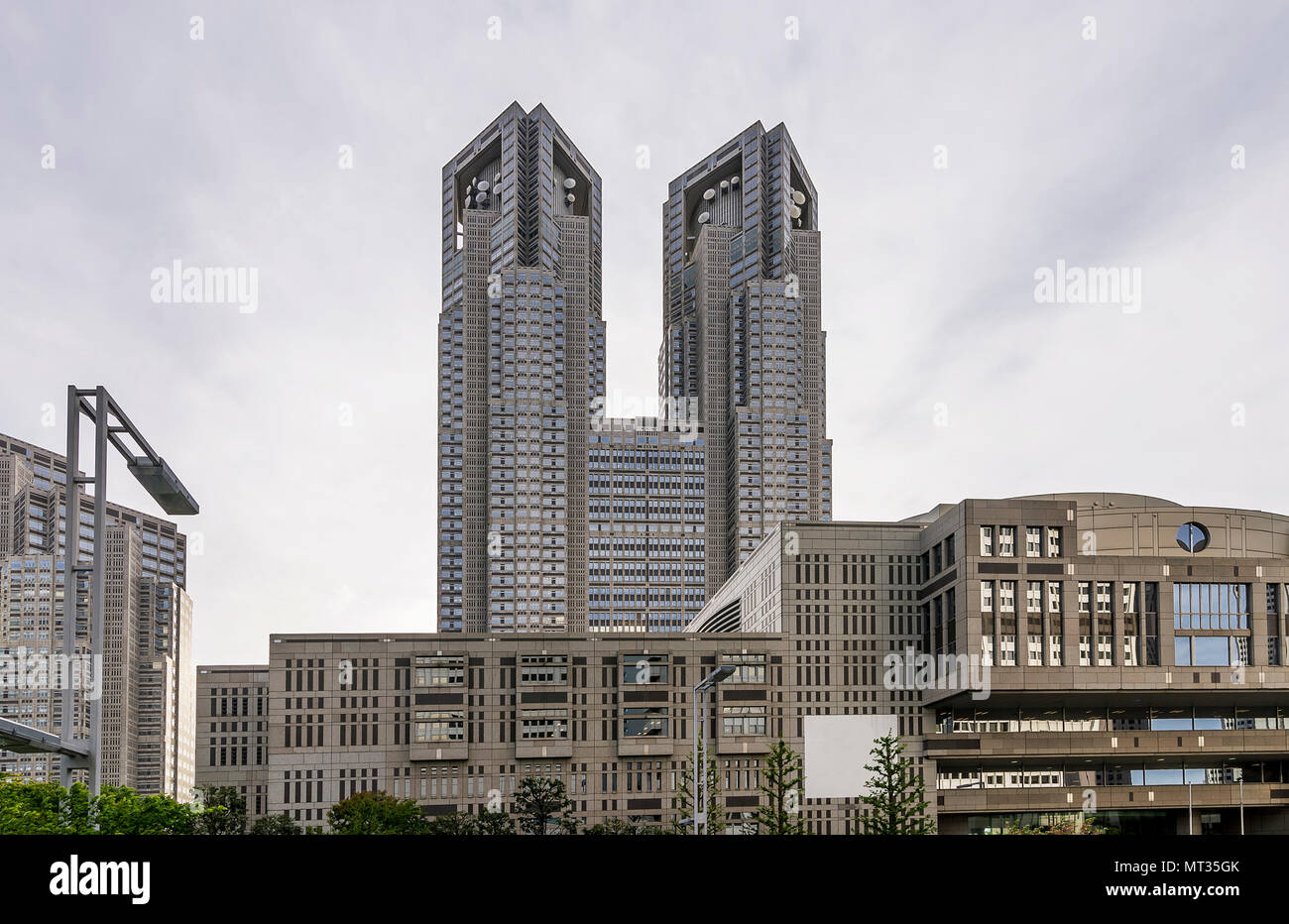 Tokyo shinjuku square hi-res stock photography and images - Alamy