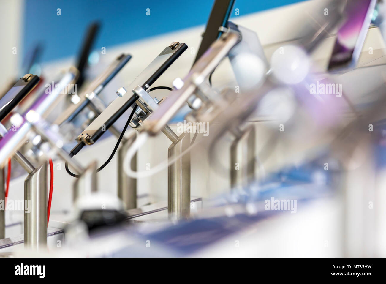 Mobile phone shop uk inside hi-res stock photography and images - Alamy