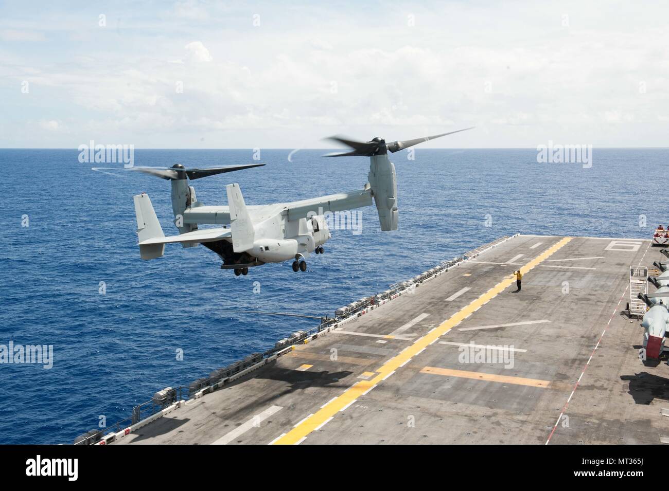 170724-N-AC254-221 PACIFIC OCEAN (July 24, 2017) An MV-22 Osprey ...