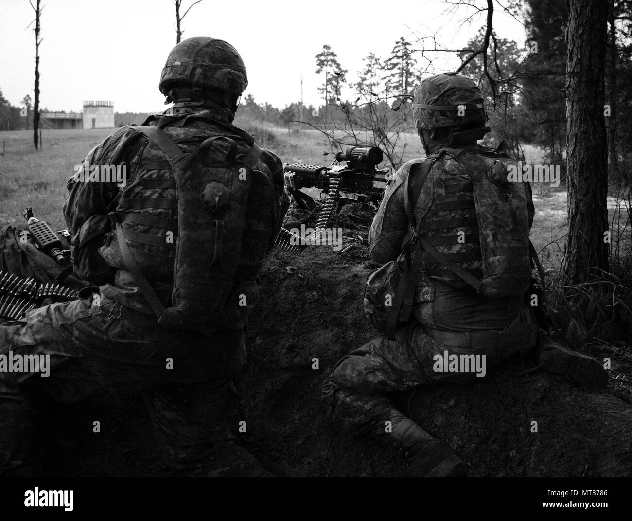 Soldiers with the Indiana National Guard's Bravo Company, 1st Battalion ...