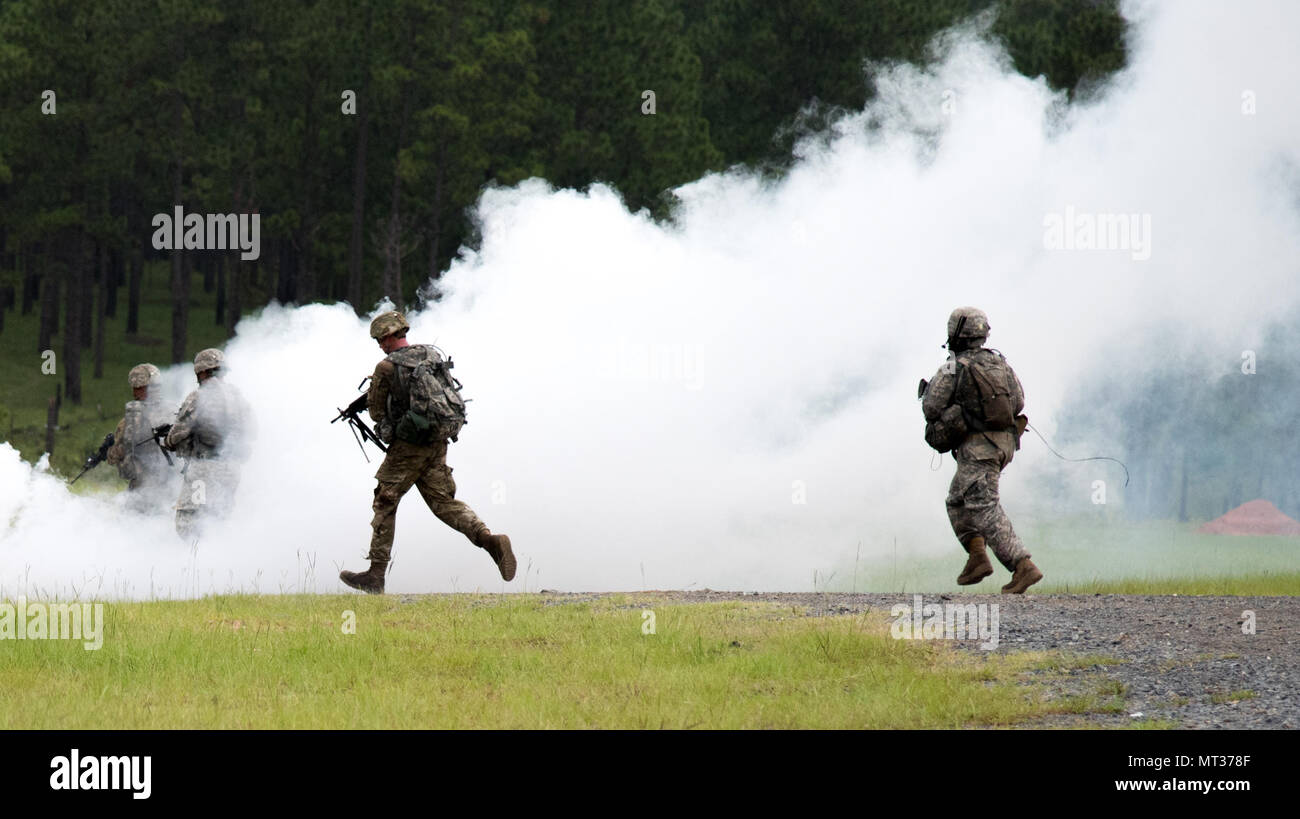 Soldiers with the Indiana National Guard's Bravo Company, 1st Battalion ...