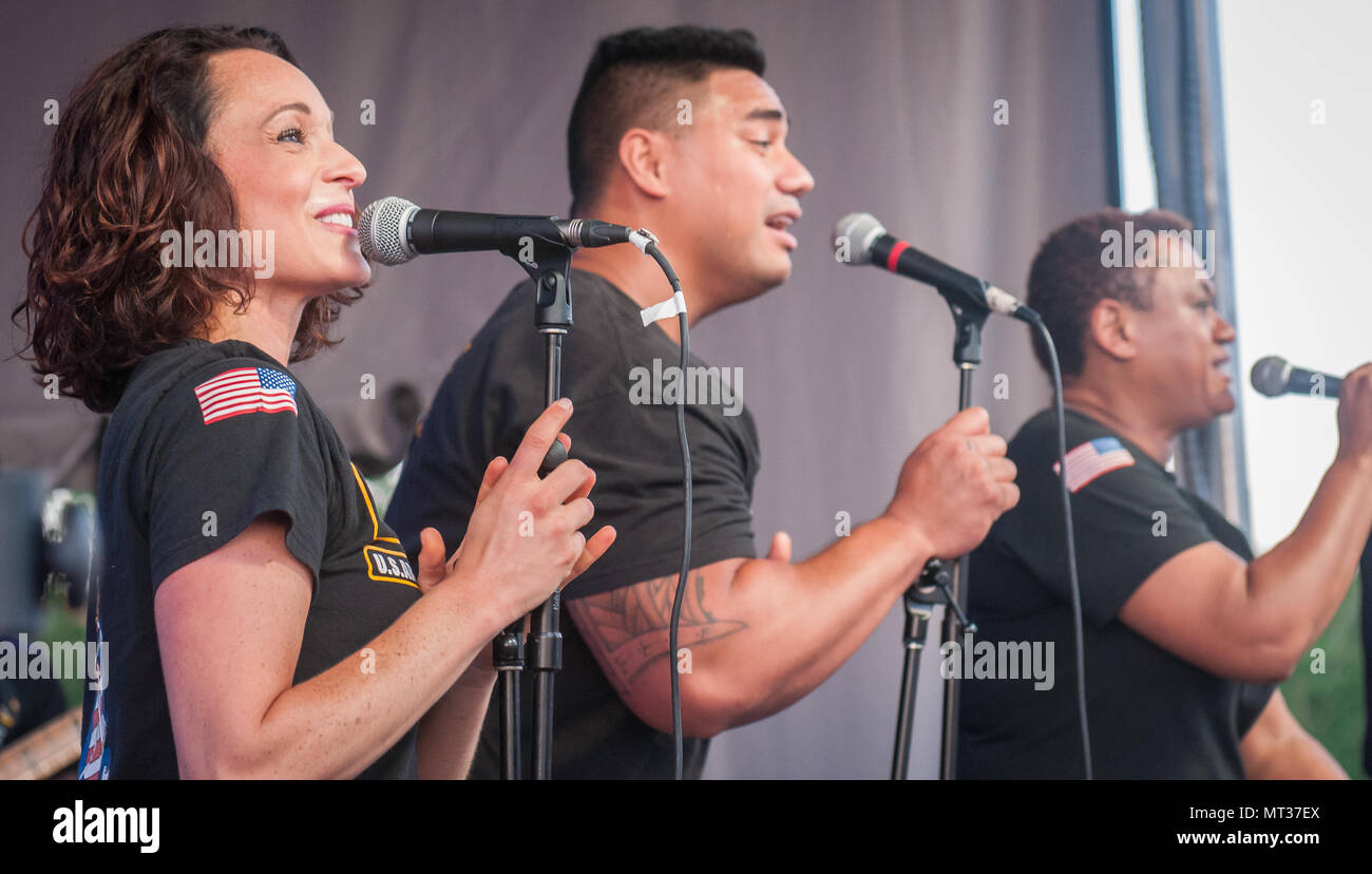 Us army band downrange hi-res stock photography and images - Alamy