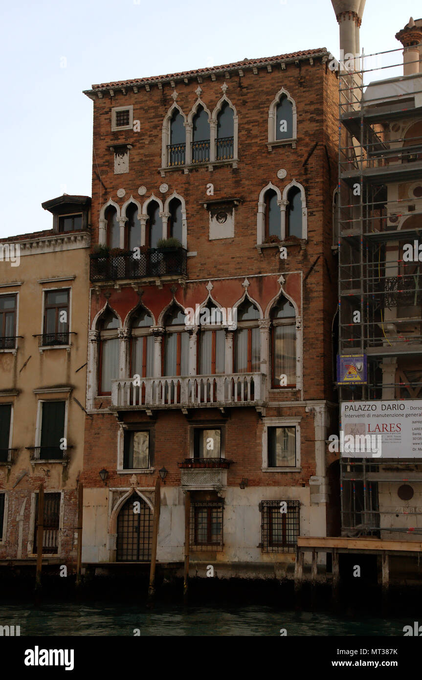 Canal-front building in Venice Stock Photo - Alamy