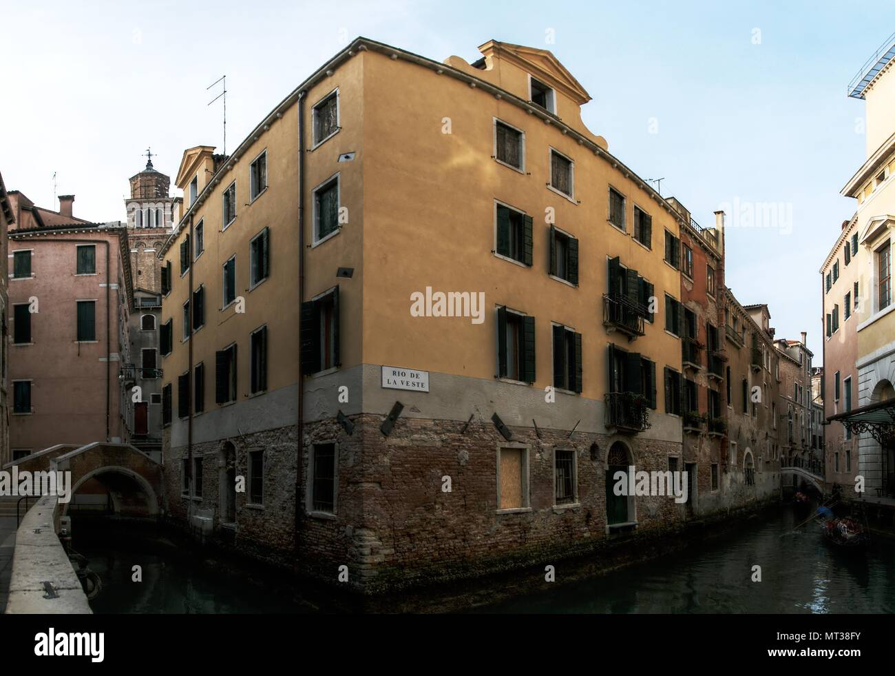 Canal-front building in Venice Stock Photo - Alamy