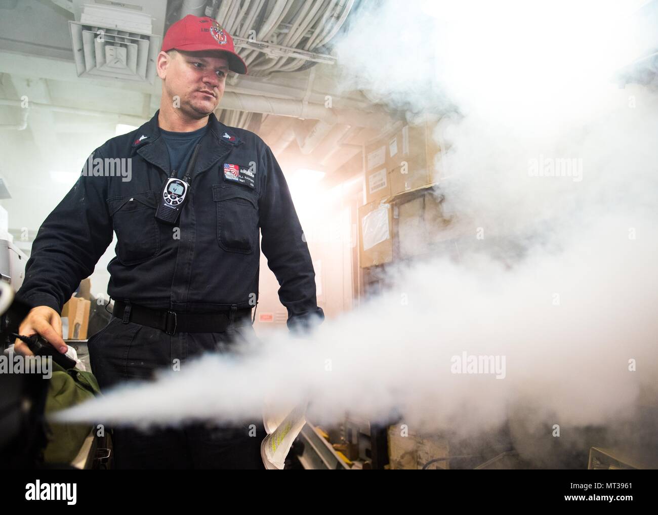 U s navy machinists mate nicholas hi-res stock photography and images ...