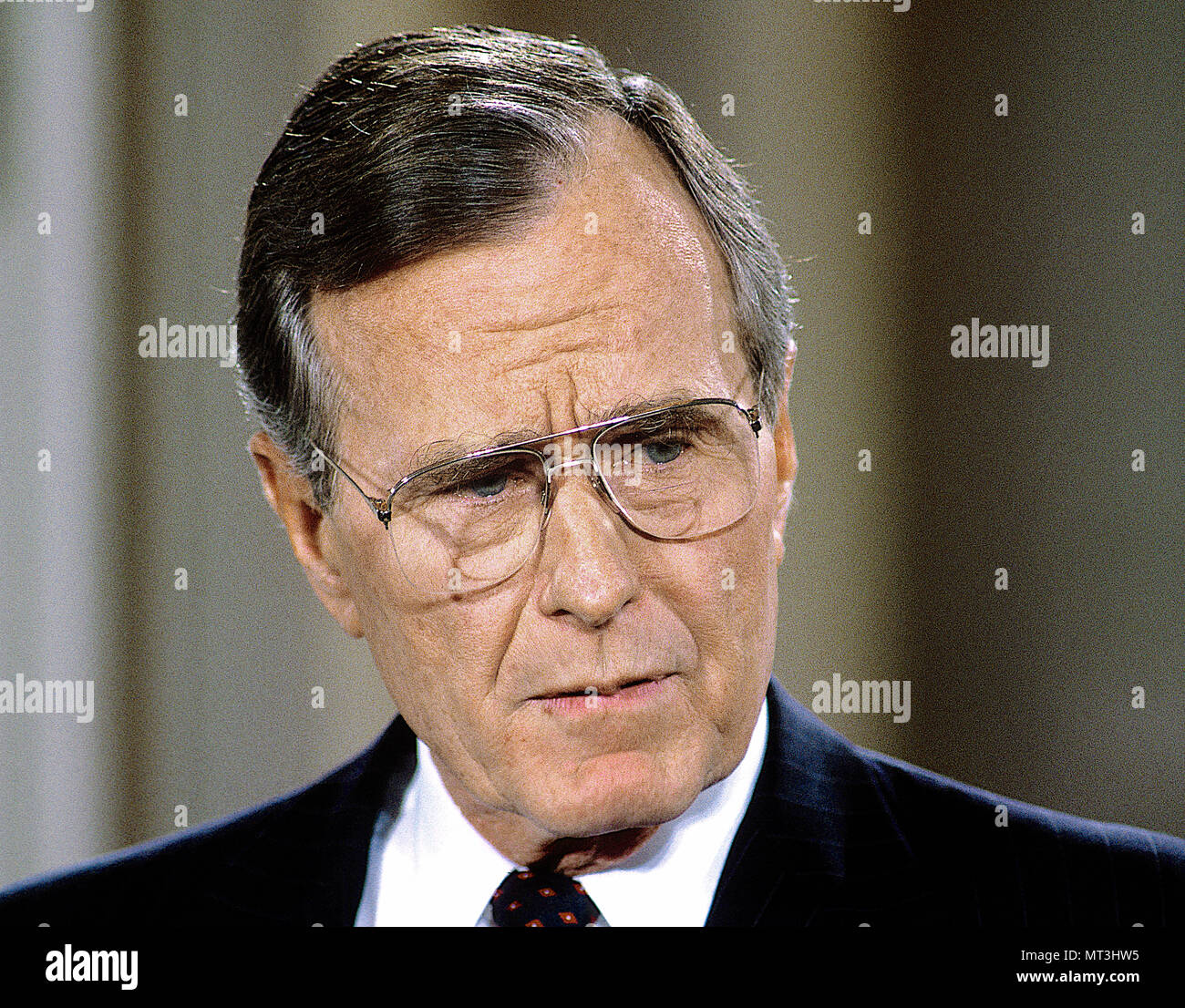 George w bush newspaper hi-res stock photography and images - Alamy