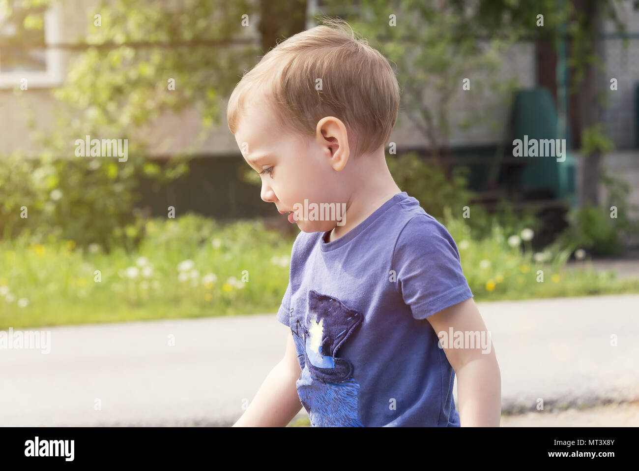 the child cries of resentment, sobs sobbingly covering his face with ...