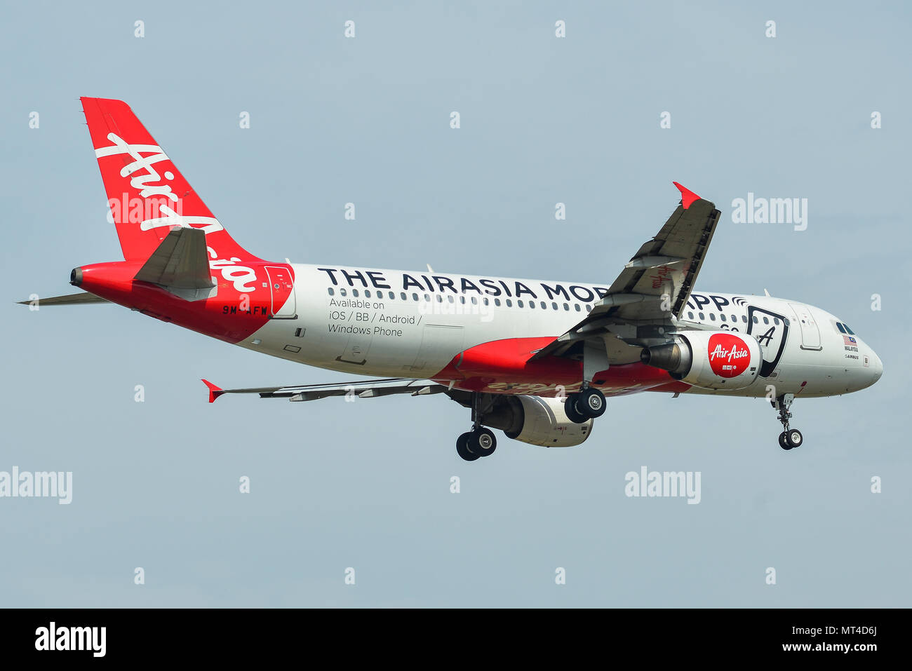 Airbus a320 nose landing gear hi-res stock photography and images - Alamy