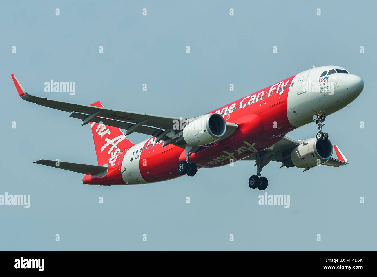 Airbus a320 nose landing gear hi-res stock photography and images - Alamy