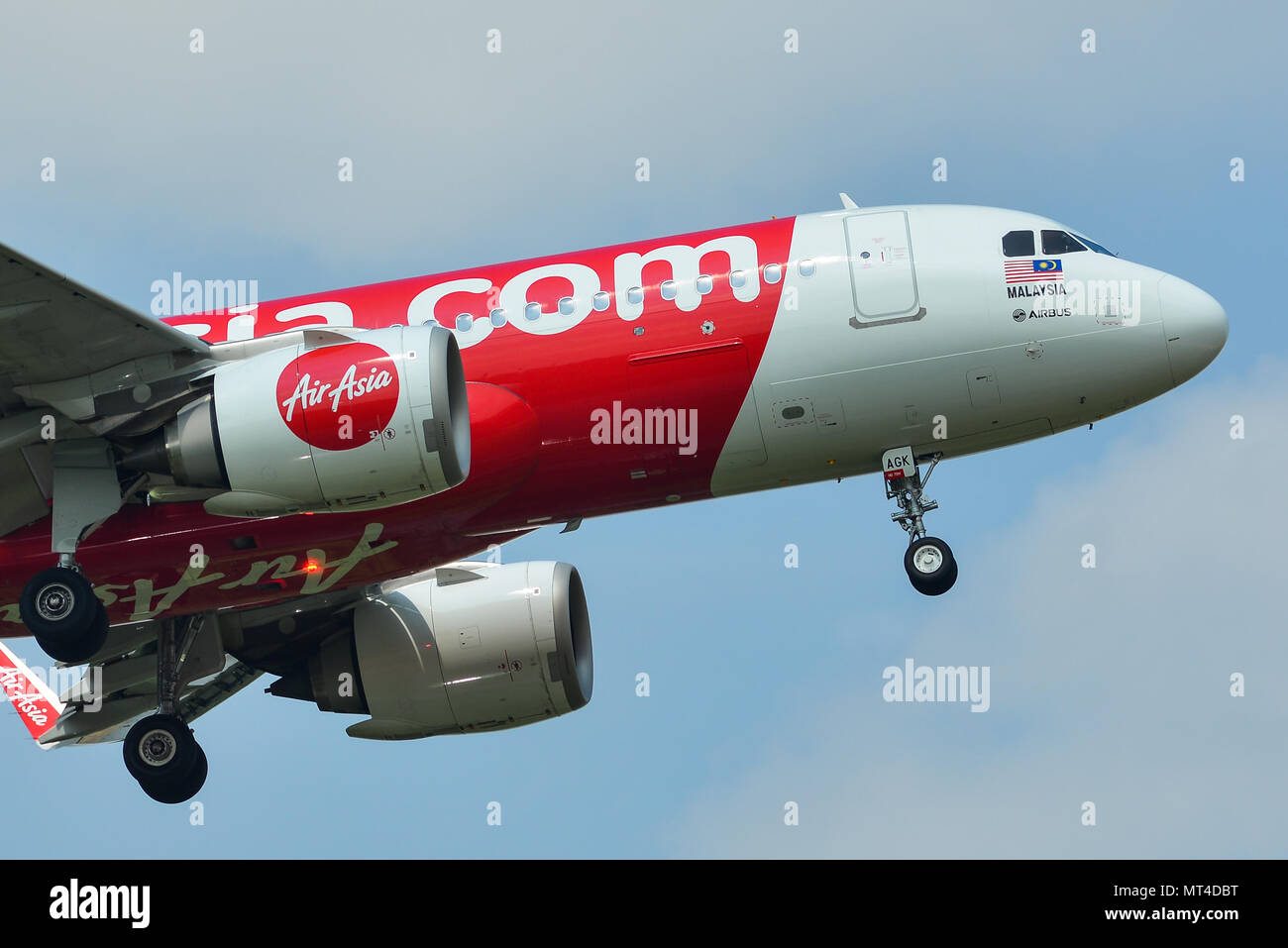 Airbus a320 nose landing gear hi-res stock photography and images - Alamy