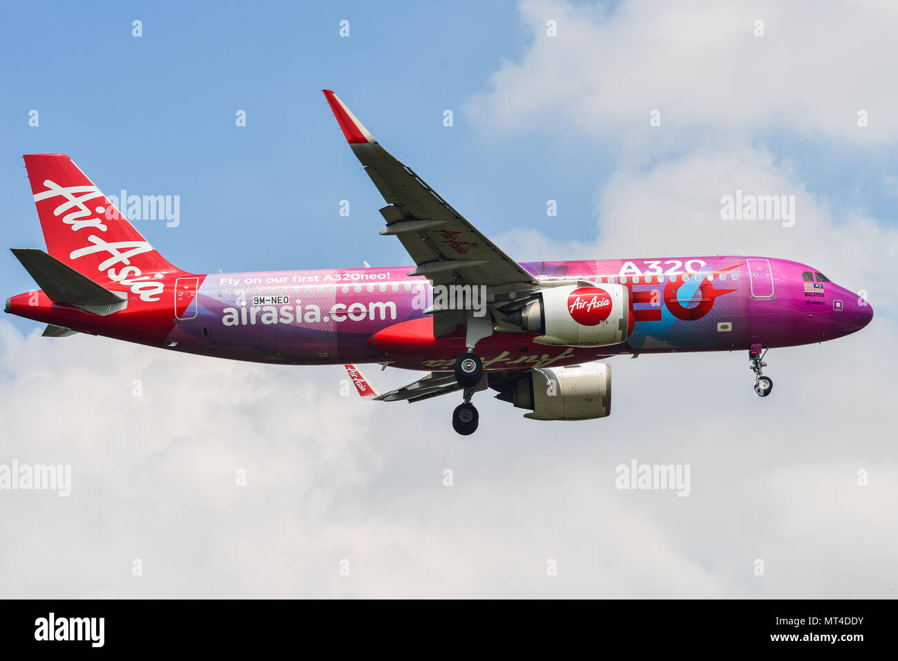 Airbus a320 nose landing gear hi-res stock photography and images - Alamy