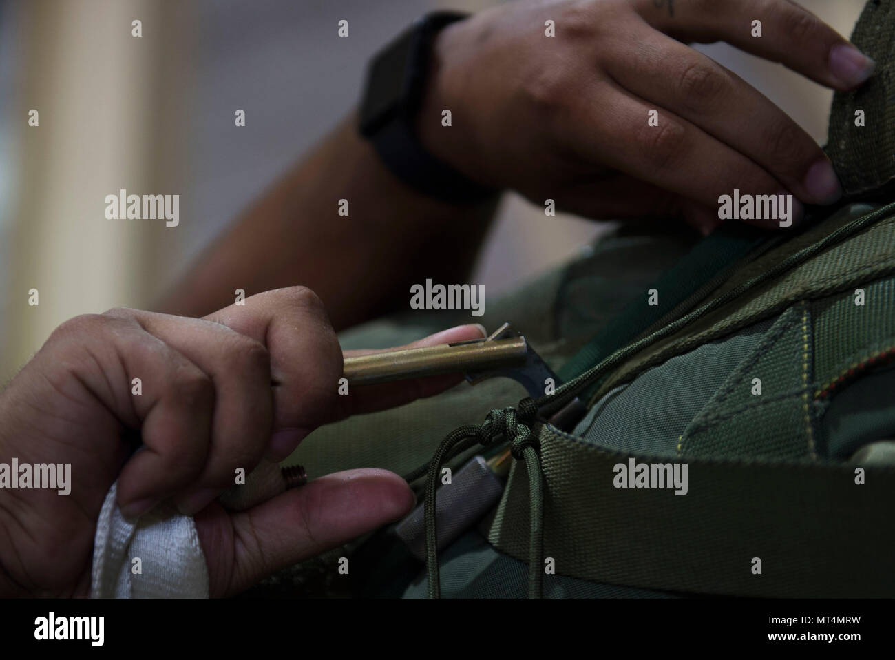 Drop test rig hi-res stock photography and images - Alamy