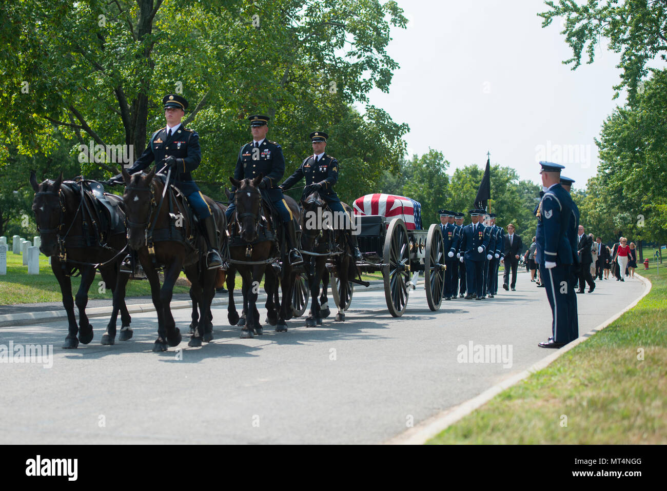 Members of the U.S. Army Caisson Platoon and United States Air Force ...