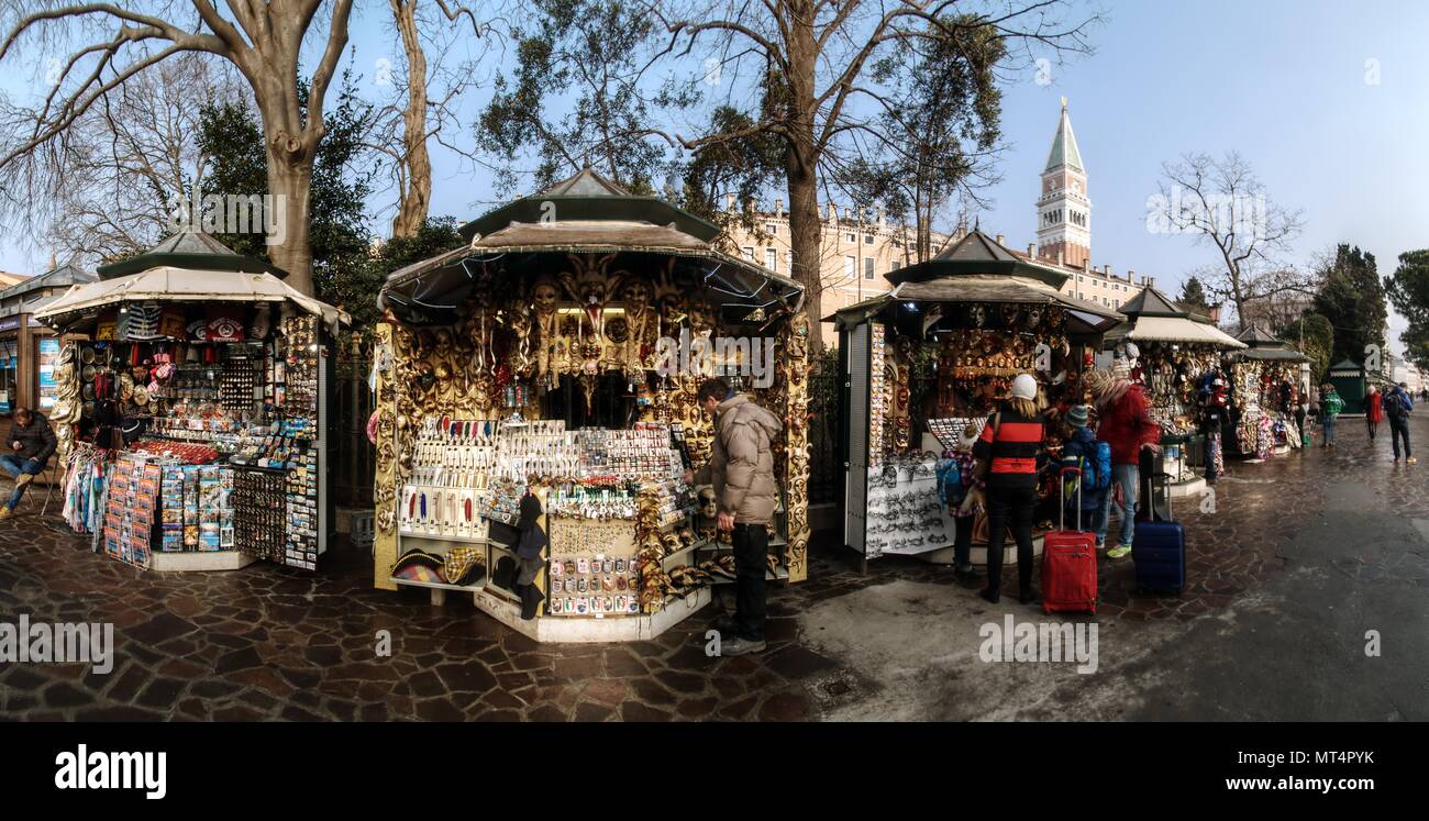 Souvenir stalls at San Marco, Venice Stock Photo - Alamy