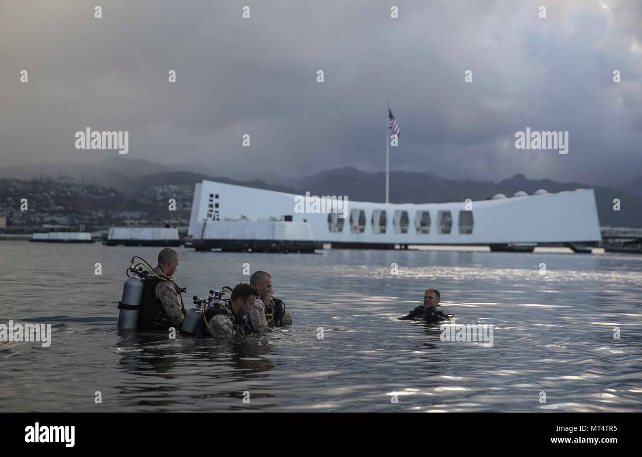 NAVAL BASE PEARL HARBOR, HI – Marines with the 15th Marine ...