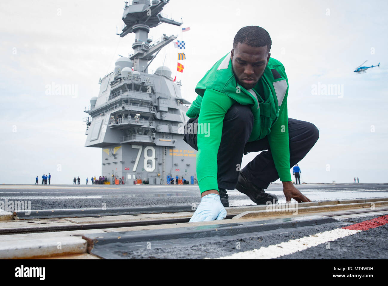ATLANTIC OCEAN (July 28, 2017) Aviation Boatswain's Mate (Equipment ...