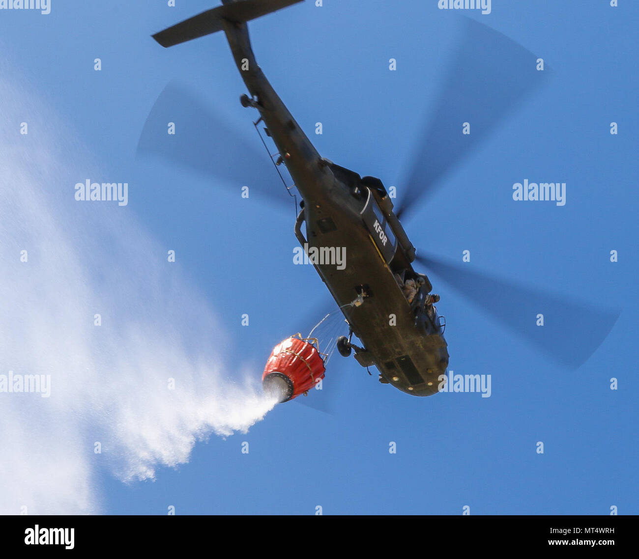 Pilots and crewmembers of 1st Battalion, 185th Aviation Regiment out of ...