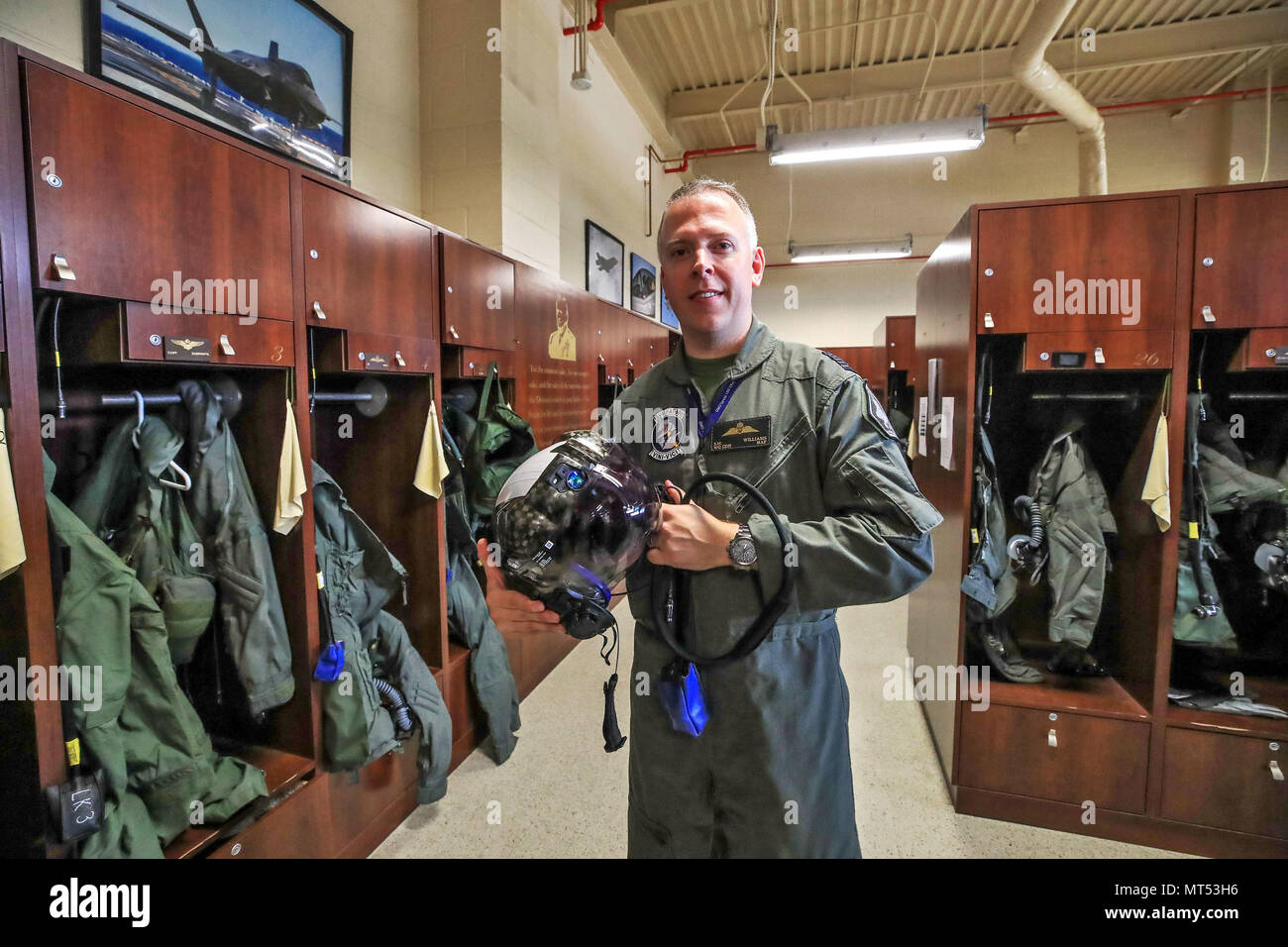 Raf wing commander scott williams hi-res stock photography and images ...