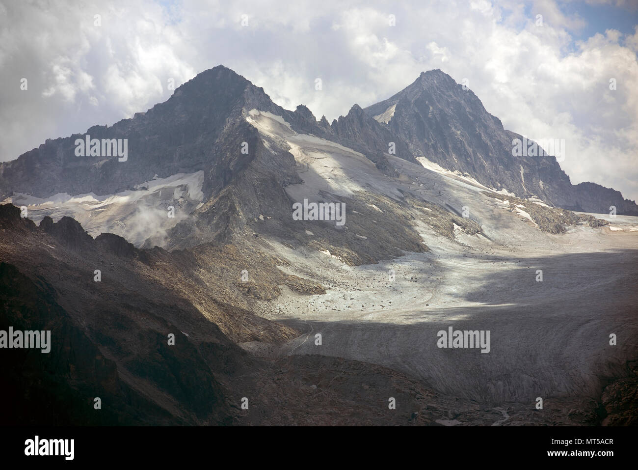 Adamello mount hi-res stock photography and images - Alamy