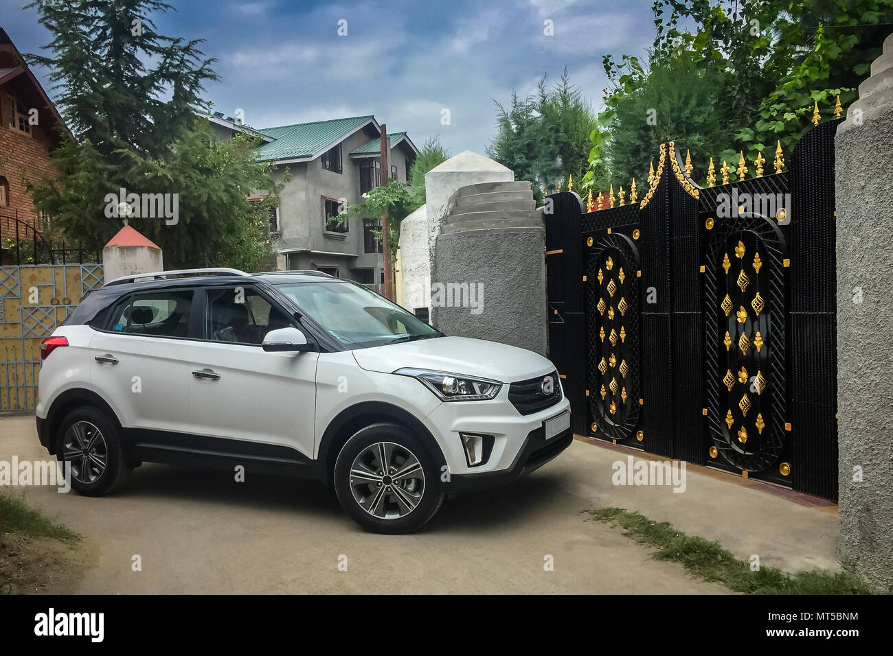 Entry car hi-res stock photography and images - Alamy