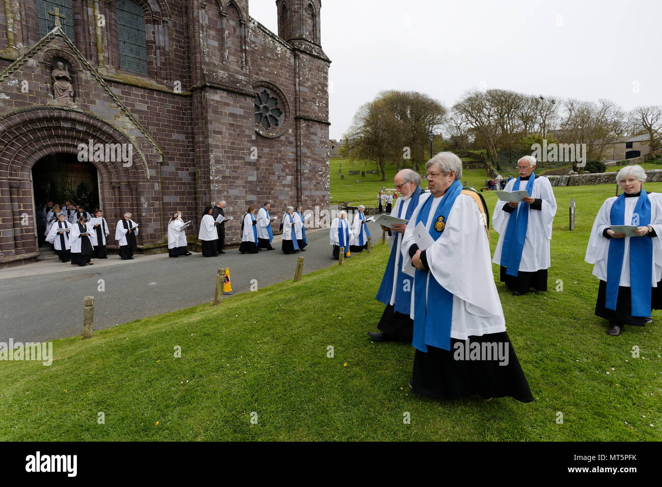 Clergy welcome the new Dean to St Davids Revd Canon Dr Sarah Rowland ...