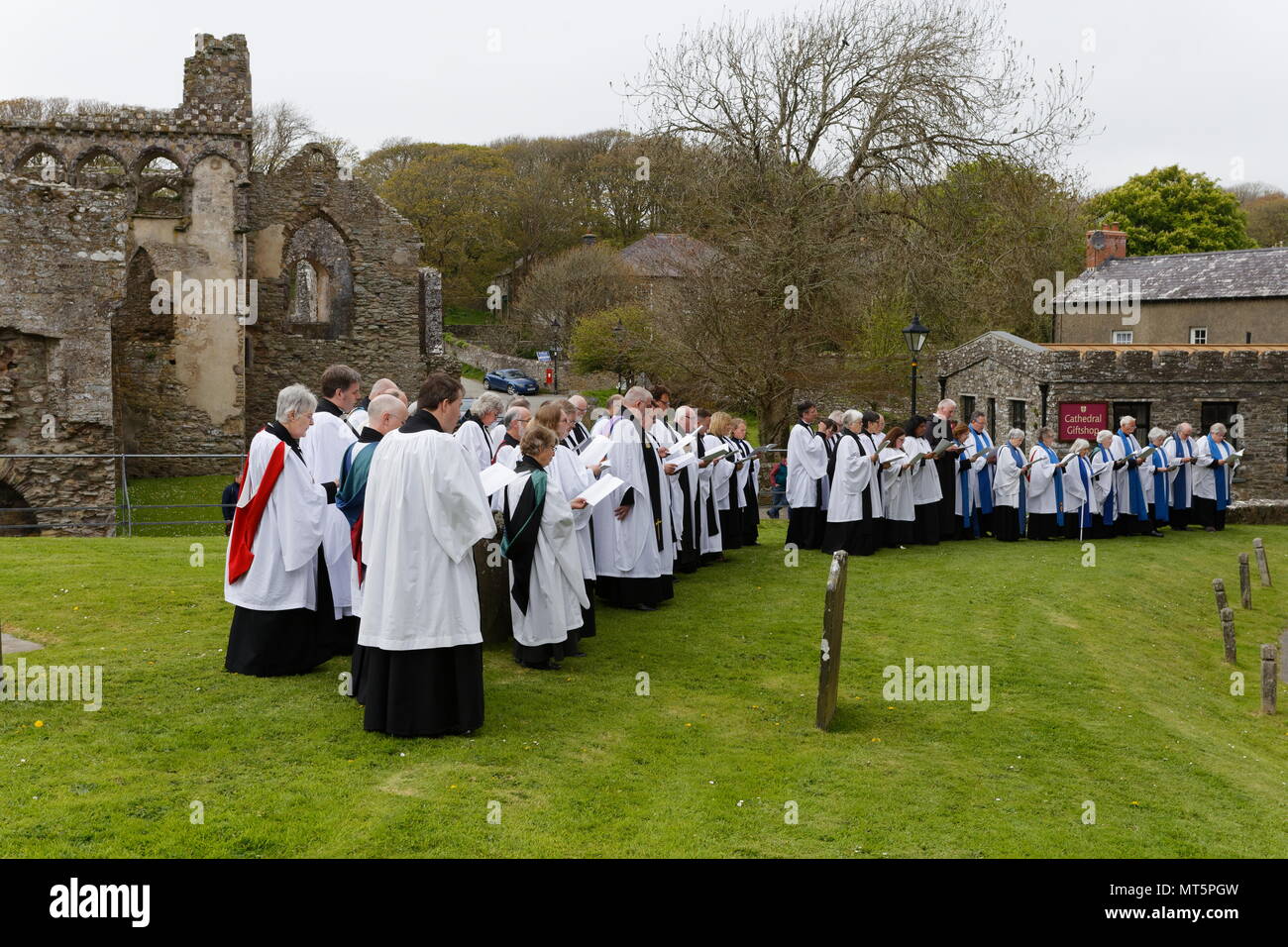 Clergy welcome the new Dean to St Davids Revd Canon Dr Sarah Rowland ...