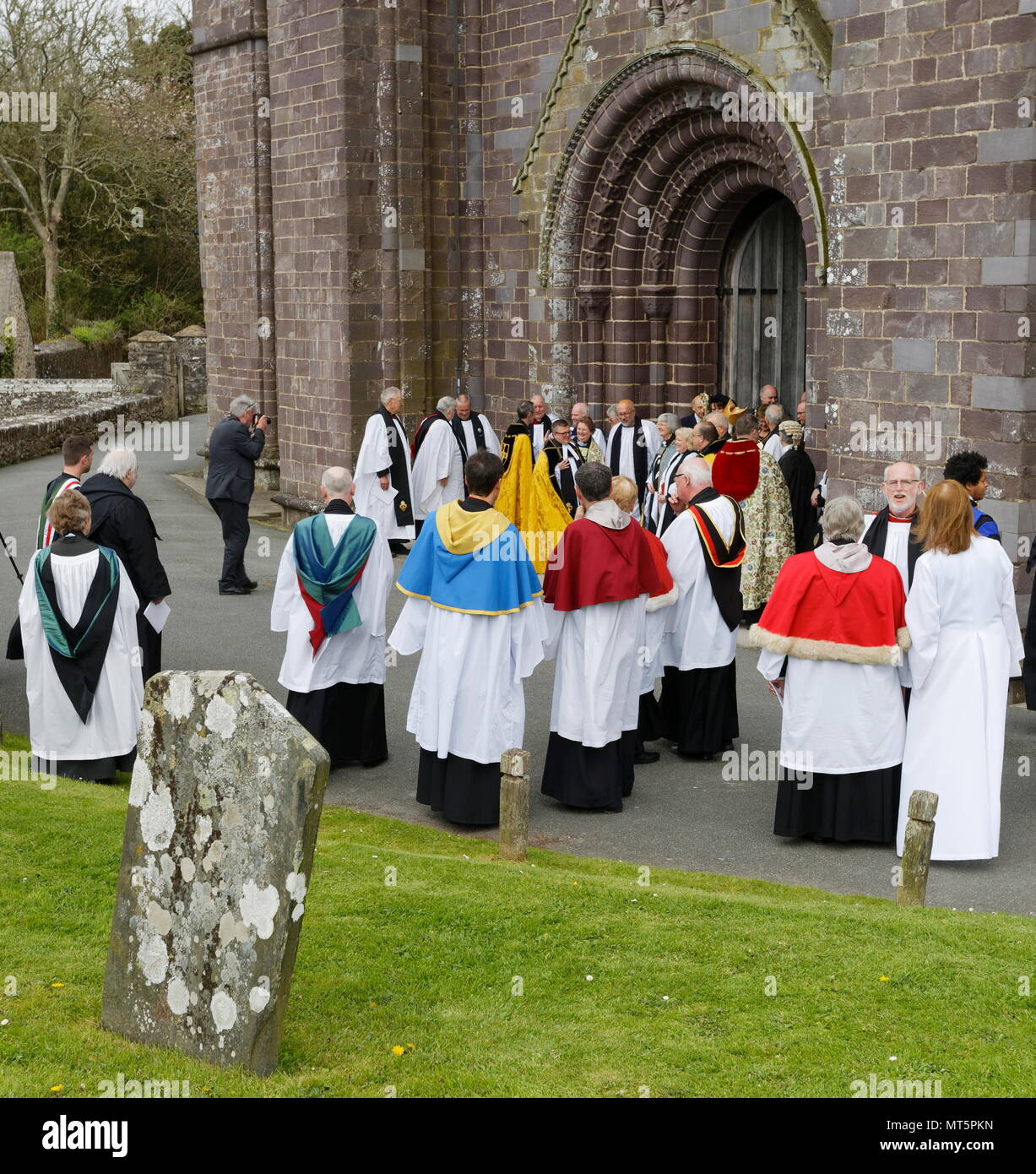 Clergy welcome the new Dean to St Davids Revd Canon Dr Sarah Rowland ...