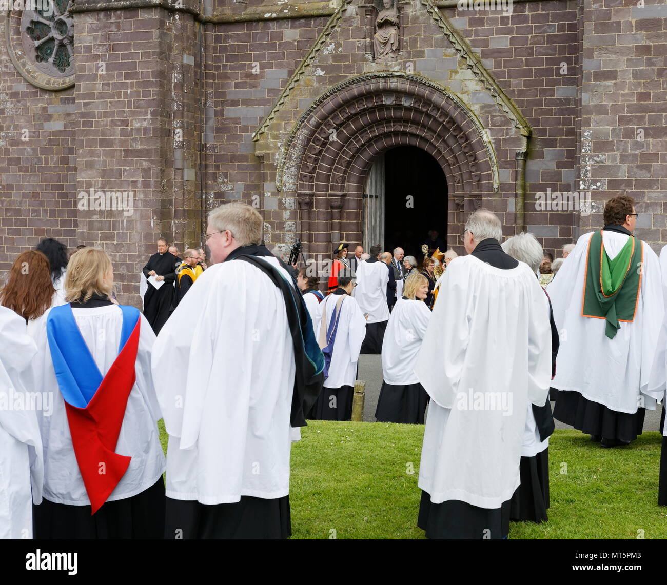 Clergy welcome the new Dean to St Davids Revd Canon Dr Sarah Rowland ...