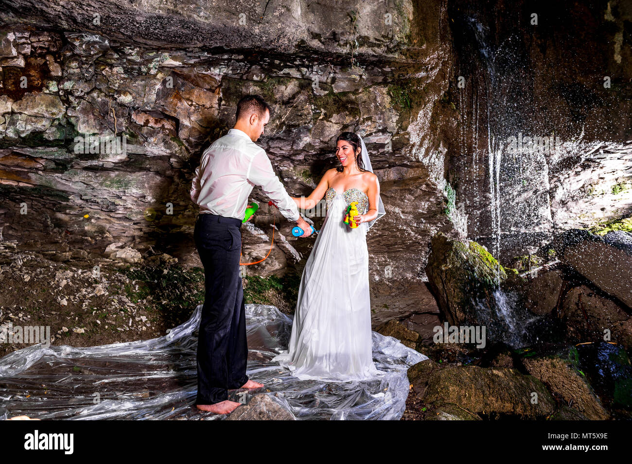 Trash the dress hi-res stock photography and images - Alamy
