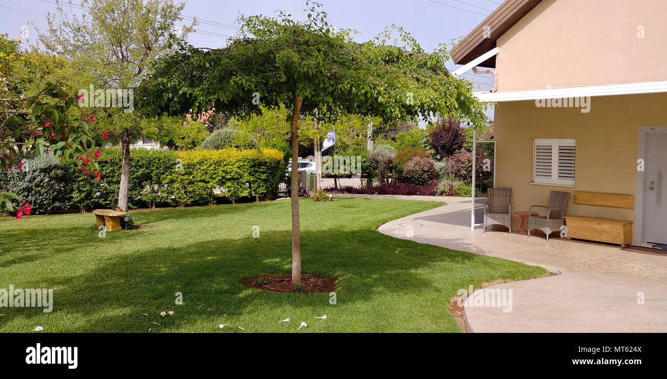 Well kept landscaping hi-res stock photography and images - Alamy