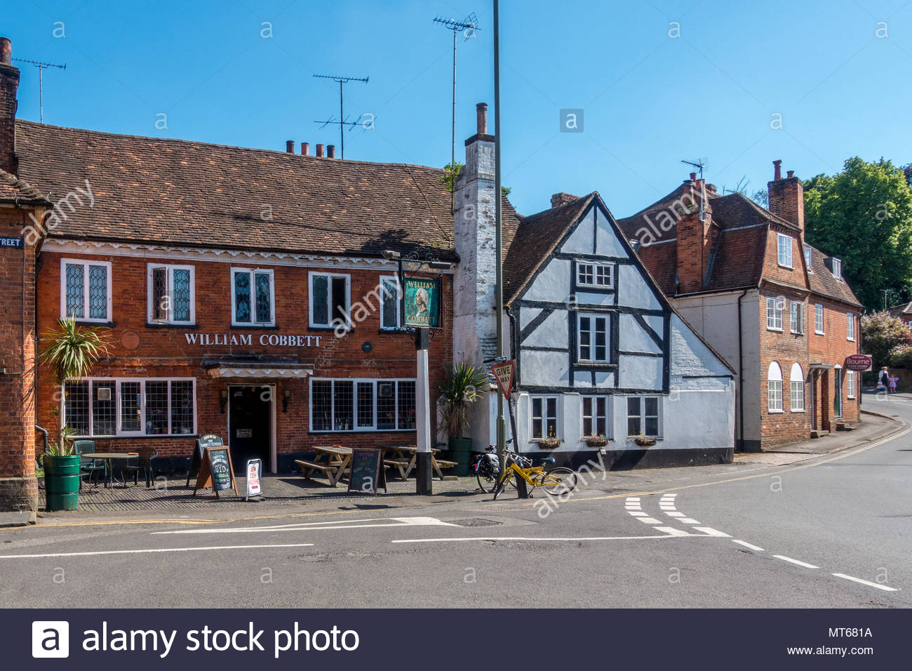 Farnham Town Centre High Resolution Stock Photography and Images - Alamy