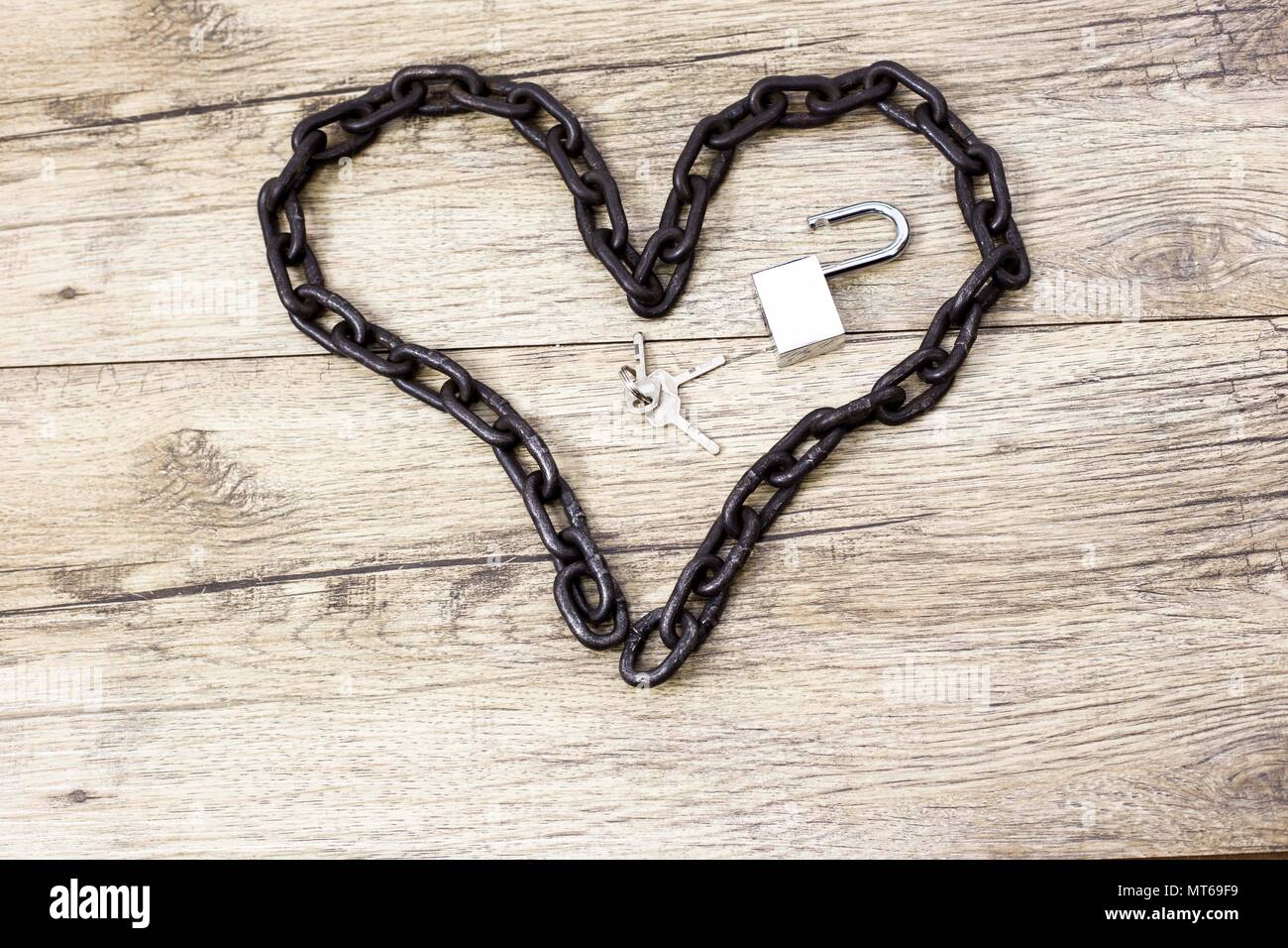 Chain and heart shape hi-res stock photography and images - Alamy
