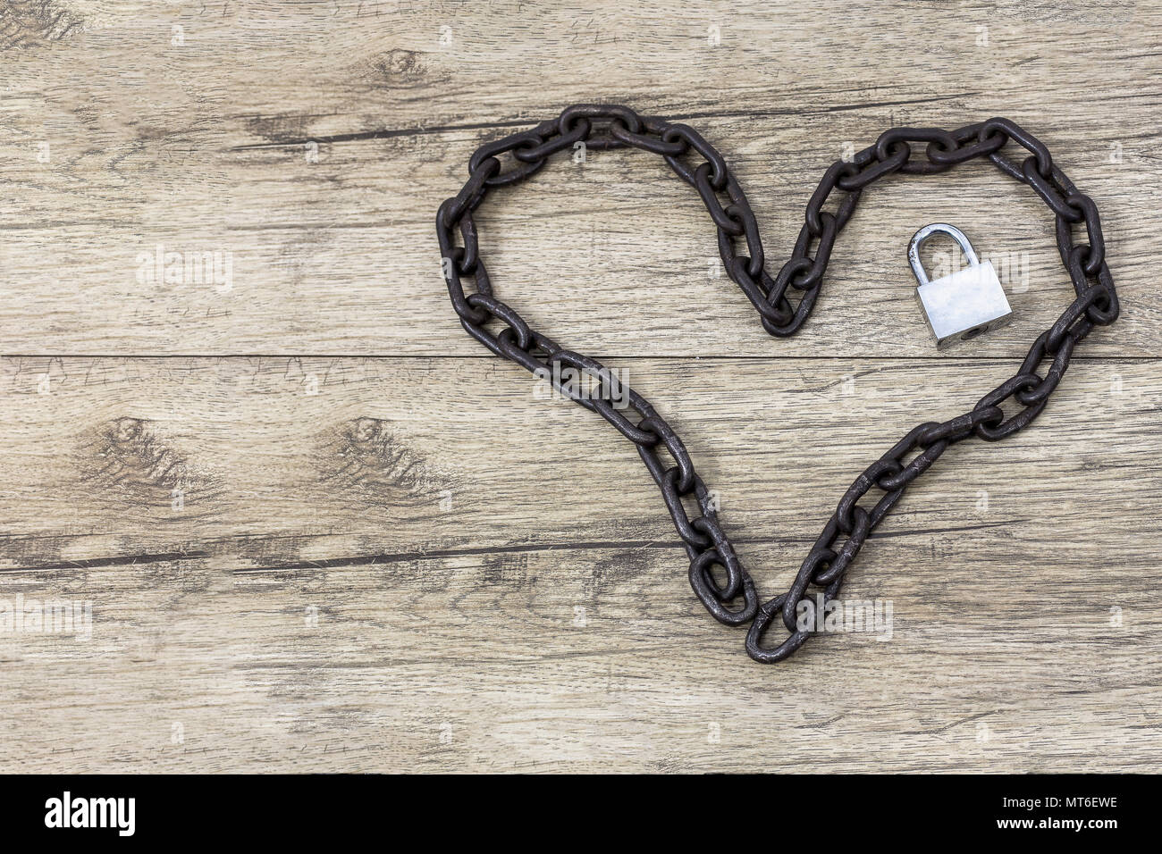 Chain heart shape with lock Stock Photo - Alamy